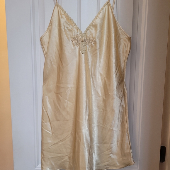 Val Mode | Intimates & Sleepwear | Vintage Elegant Cream Satin Slip ...